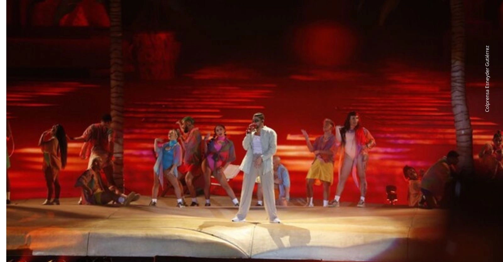 Bad Bunny canta a Diomedes en Medellín